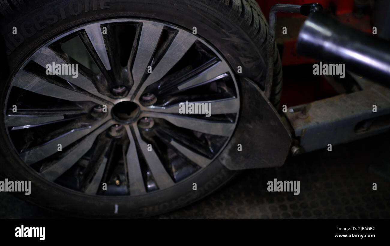 Repair service for wheel tire of car. Removing the tire from alloy disk ...