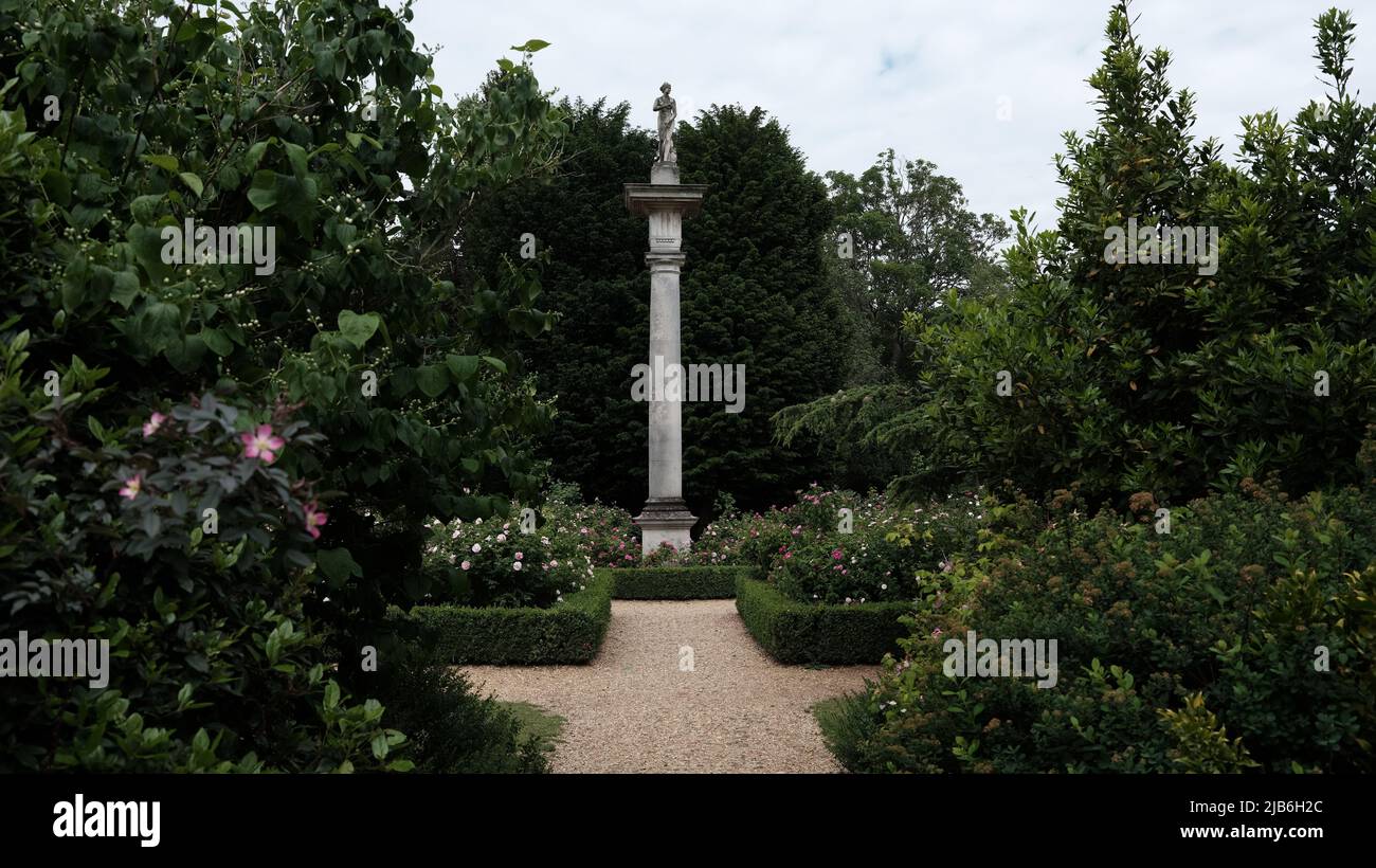 Chiswick house garden statue london hi-res stock photography and images ...