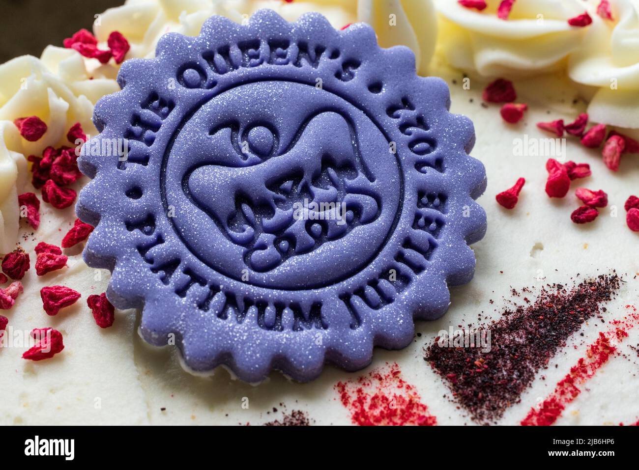Platinum Jubilee Cake Stock Photo - Alamy