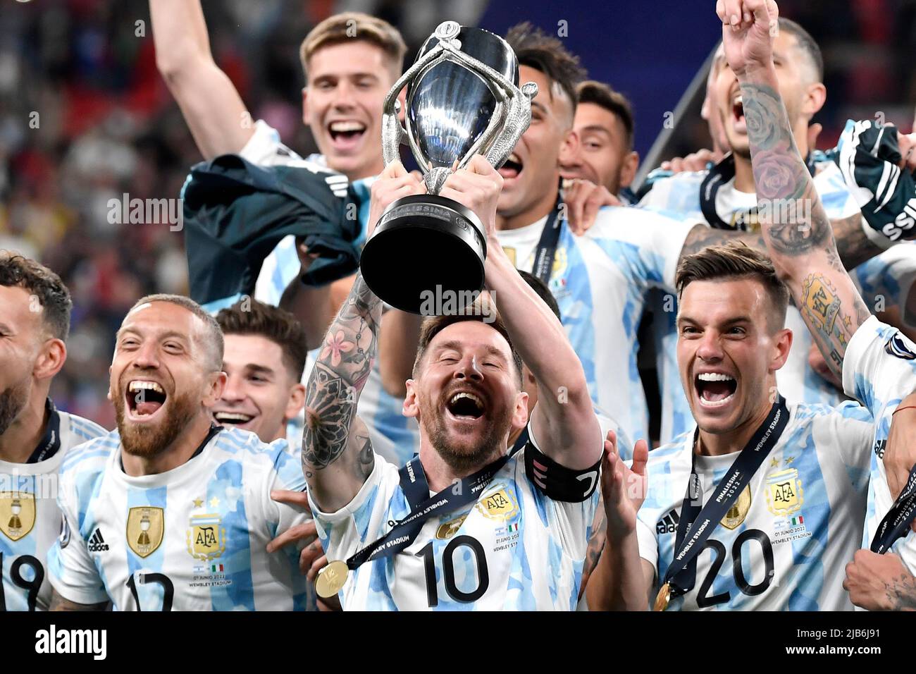 Lionel messi argentina trophy hi-res stock photography and images - Alamy