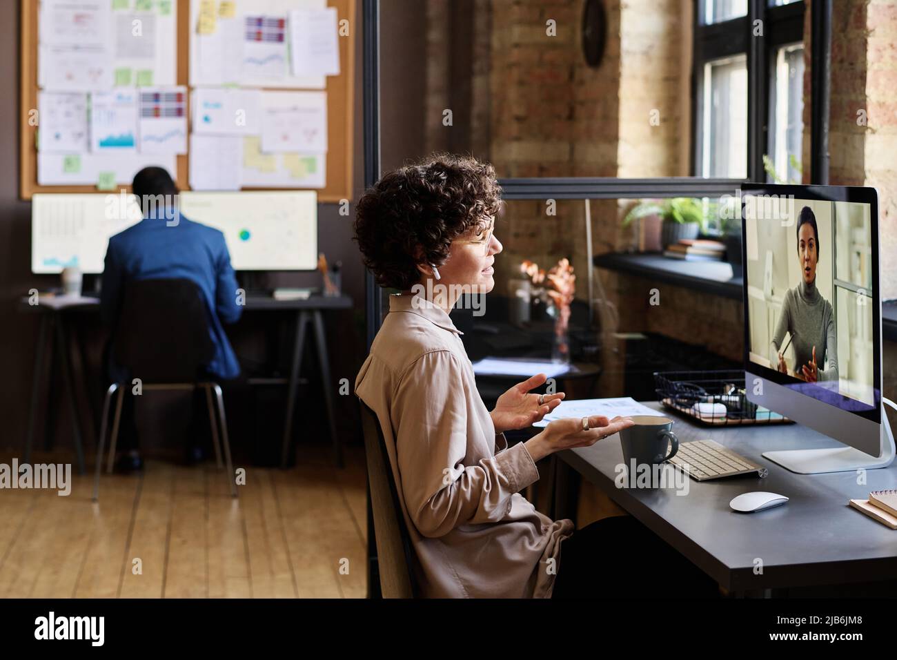 Monitor communication hi-res stock photography and images - Alamy