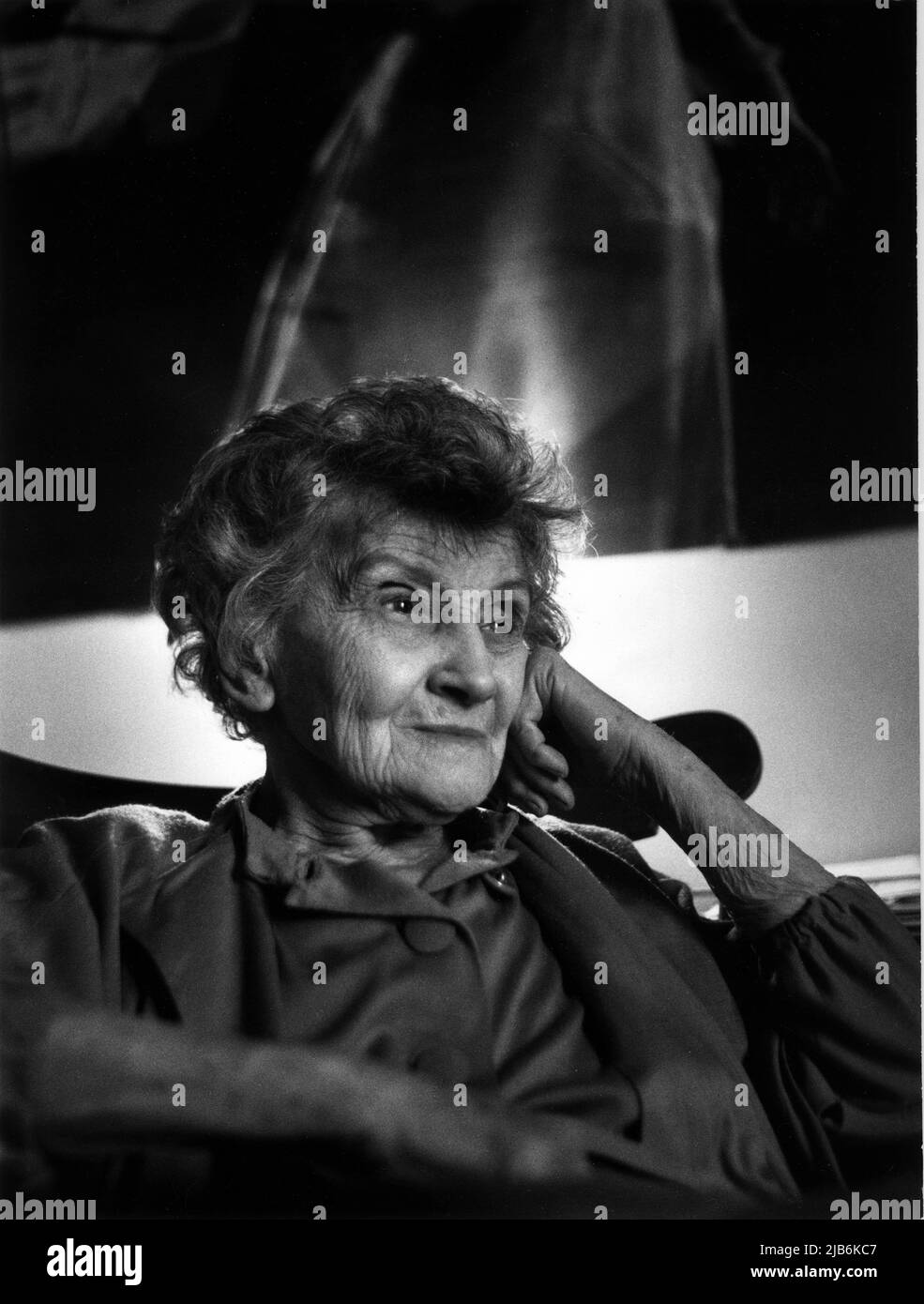Portrait de la cineaste Marie Epstein (1899-1995) a Paris en 1972 ...