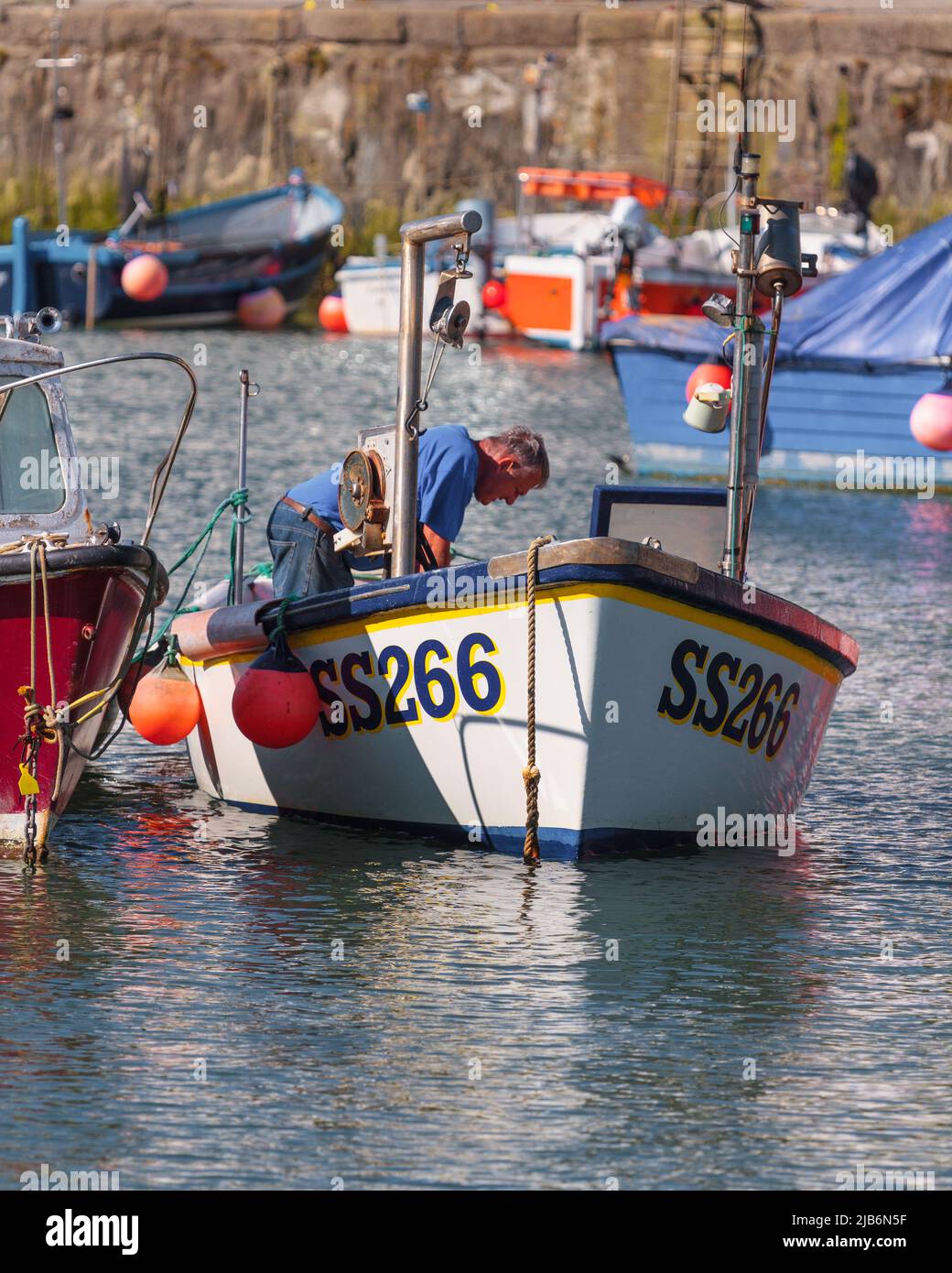 Boat life in a Cornish fishing harbour Stock Photo - Alamy