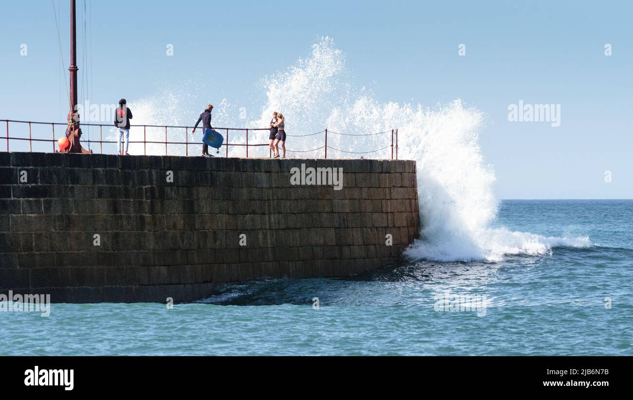 Wave hitting harbour wall hi-res stock photography and images - Alamy