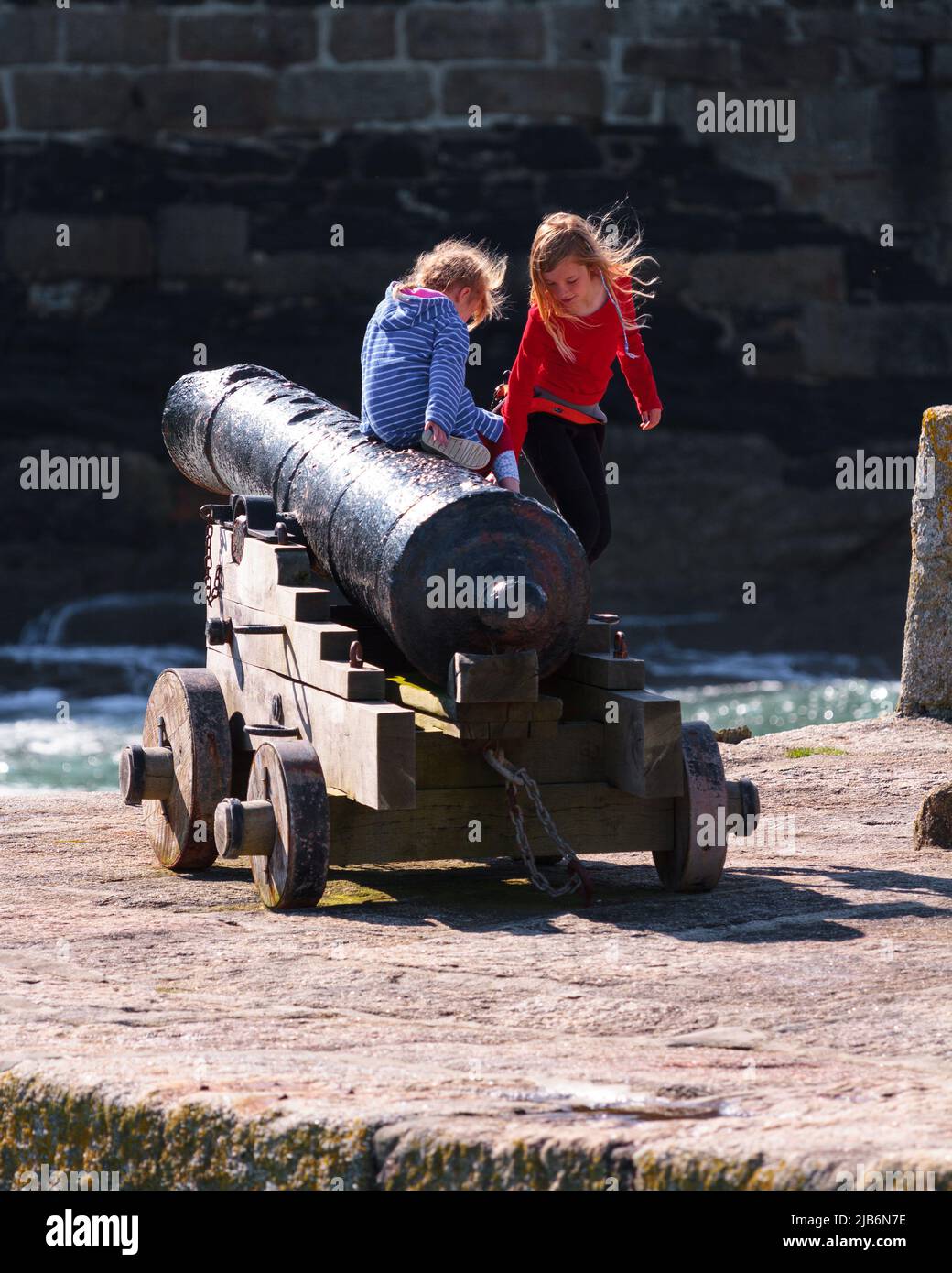 Two girls one man hi-res stock photography and images - Alamy