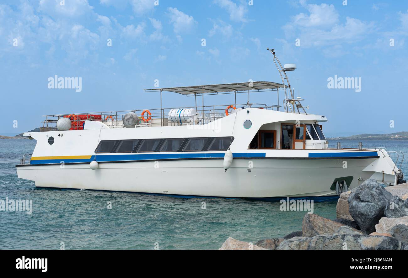 Ship side view small hi-res stock photography and images - Alamy