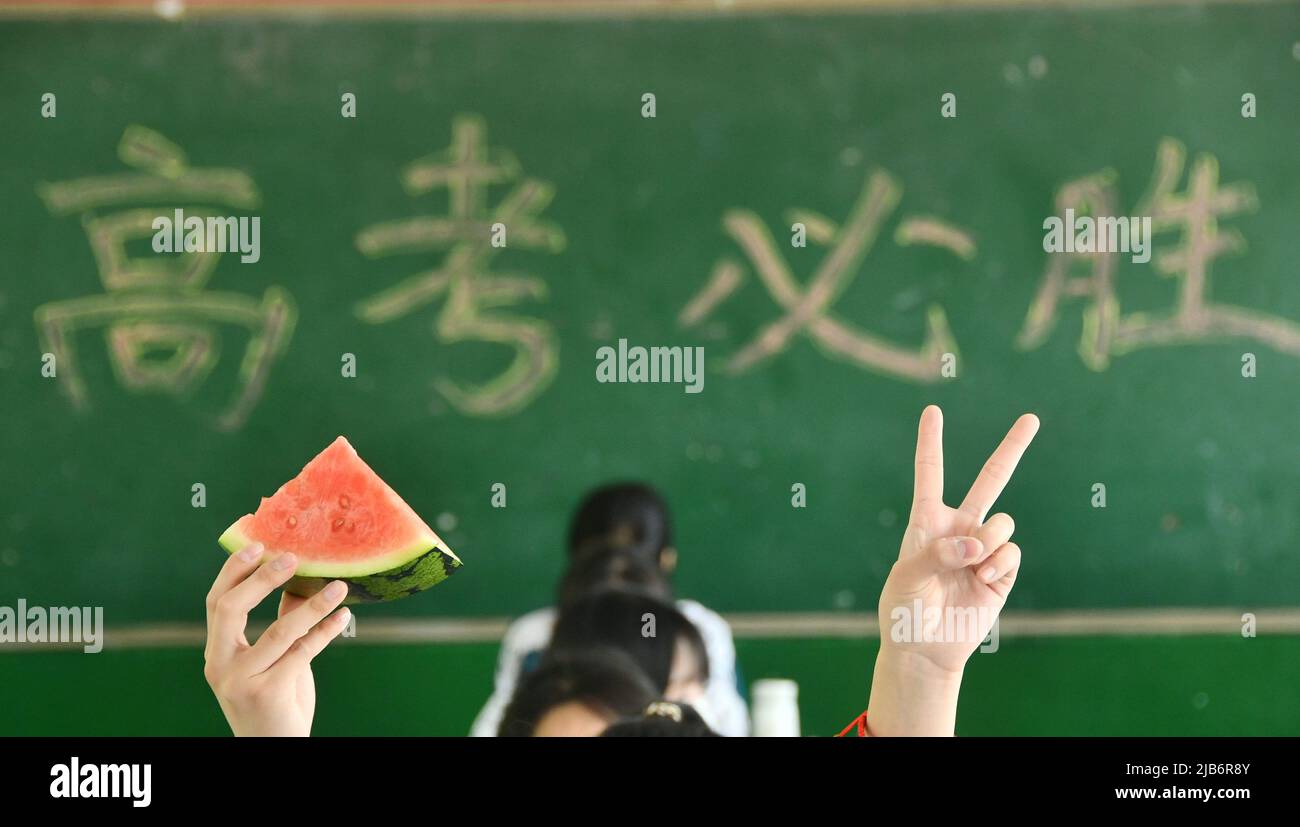 HANDAN, CHINA - JUNE 3, 2022 - Senior three students show the ...