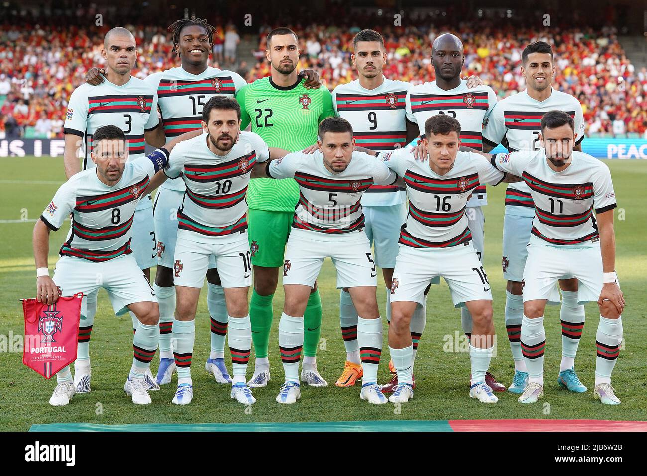 Portugal's team photo with Pepe, Rafael Leao, Diogo Costa, Andre Silva ...