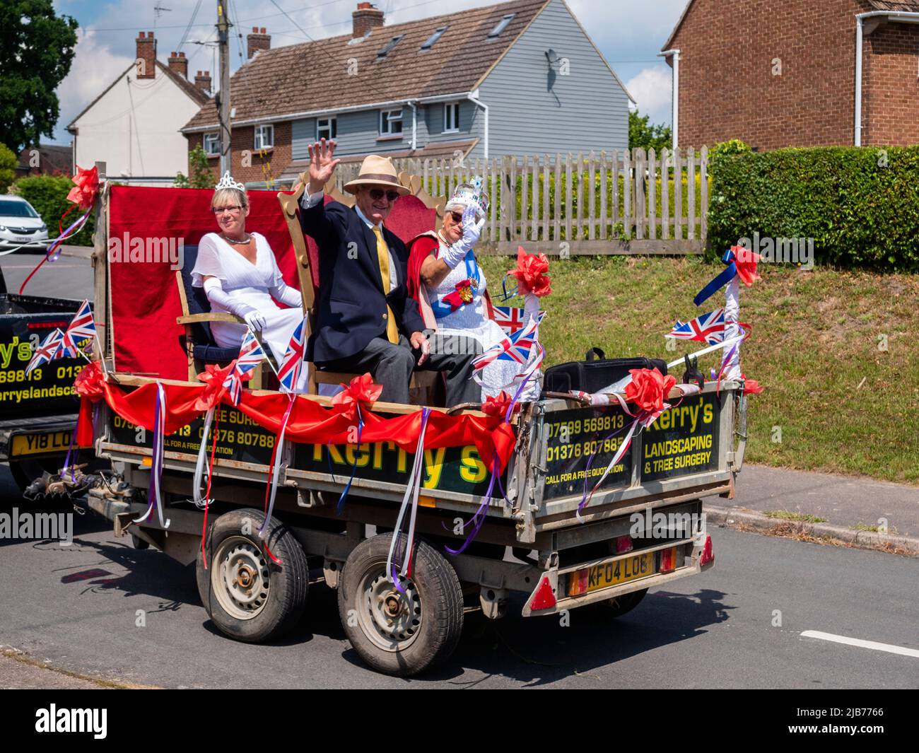Platinum Jubilee and village hall centenary parade in Wethersfield ...
