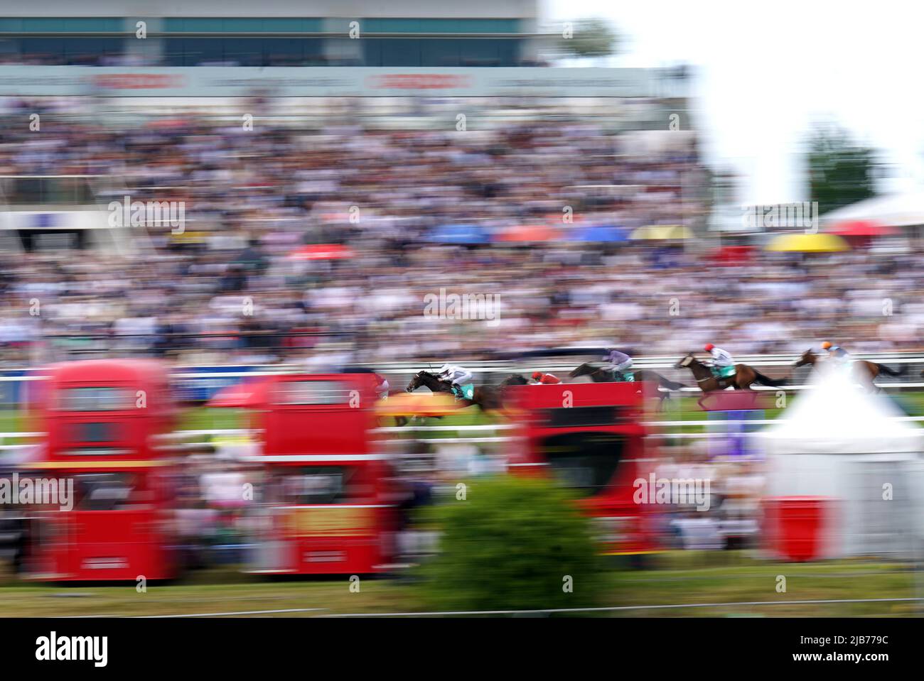 Epsom derby 2022 runners hi-res stock photography and images - Alamy