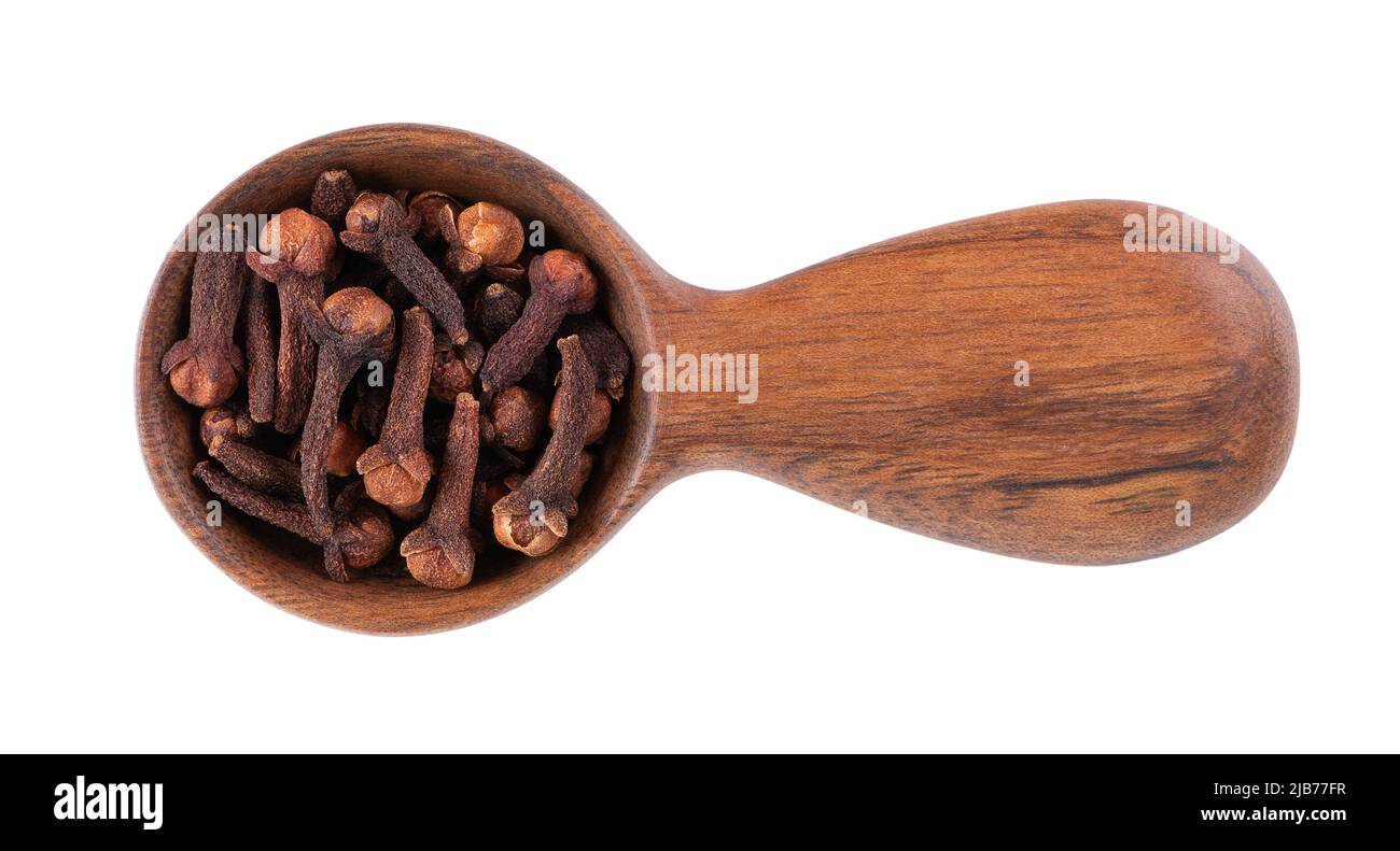 Clove spices wooden spoon isolated hi-res stock photography and images ...