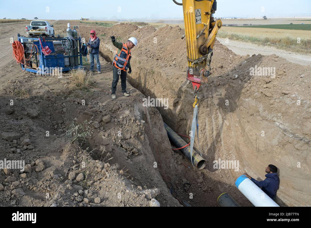 ISRAEL, laying of gas pipes, CNG gas grid, Israel produces gas from the ...