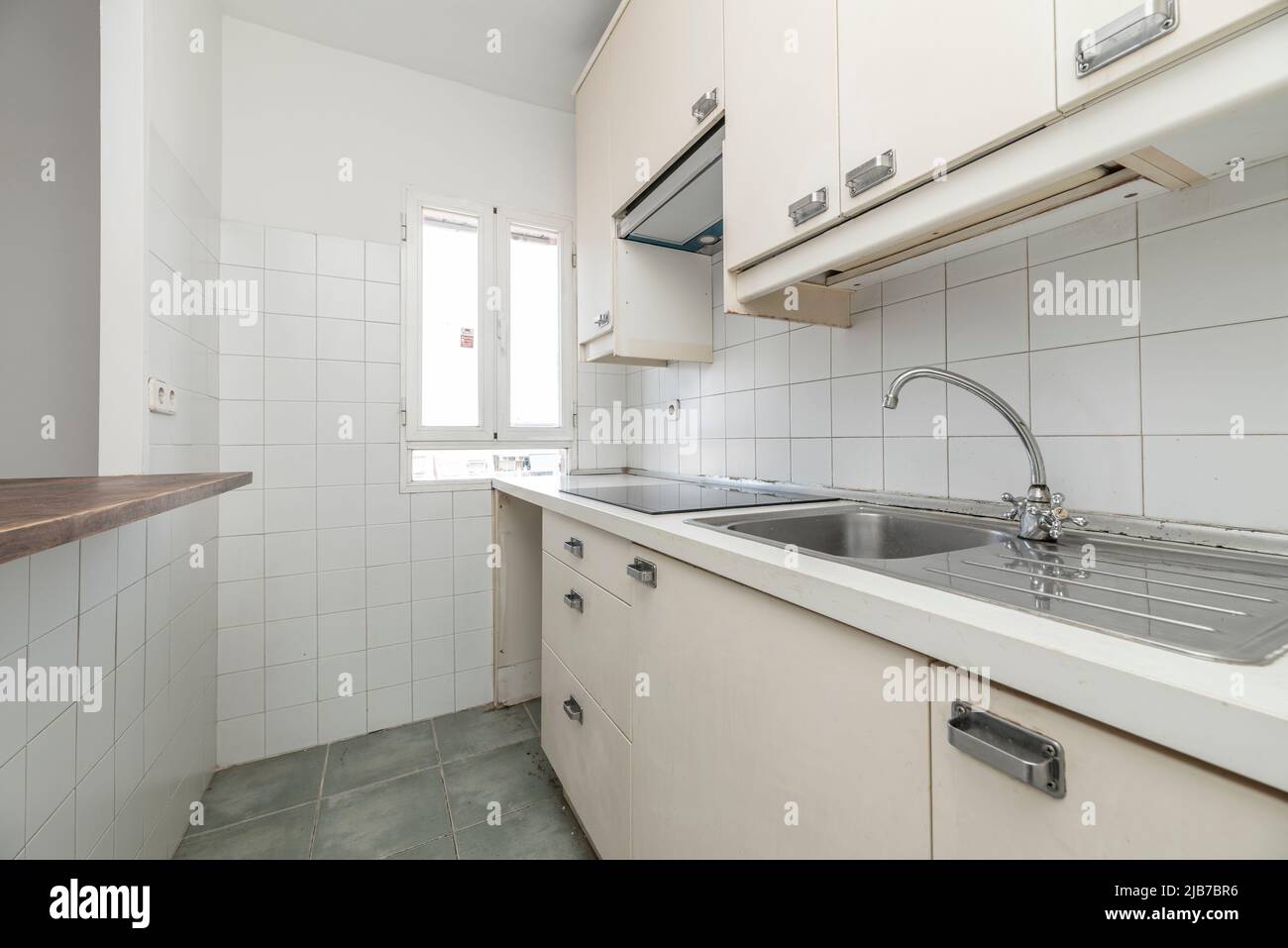 White square tiles hi-res stock photography and images - Alamy