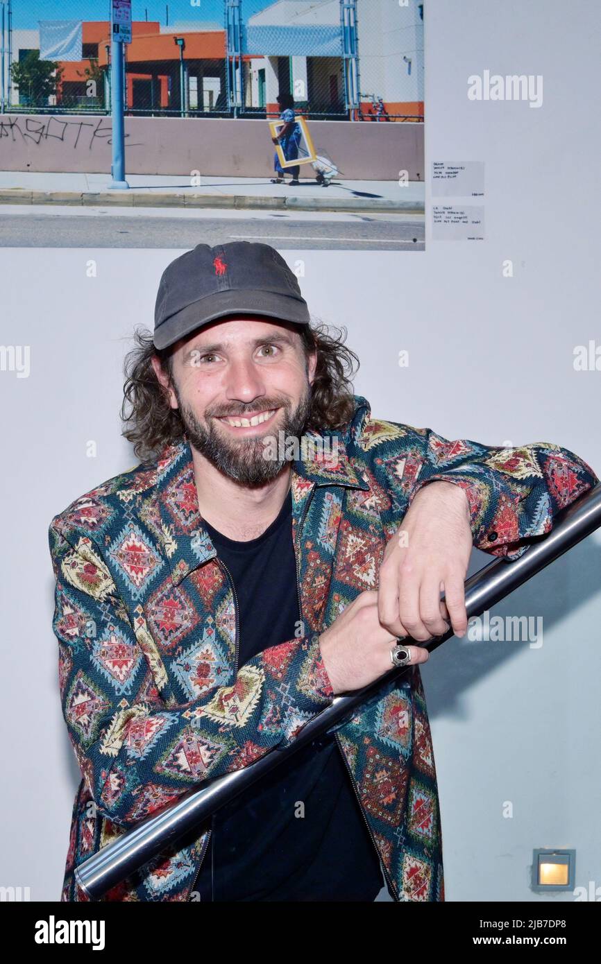 Janick Zebrowski bei der Vernissage zu der Ausstellung Kiezromantik und ...