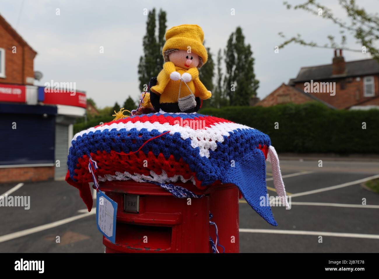 Postbox queen jubilee crochet hi-res stock photography and images - Alamy