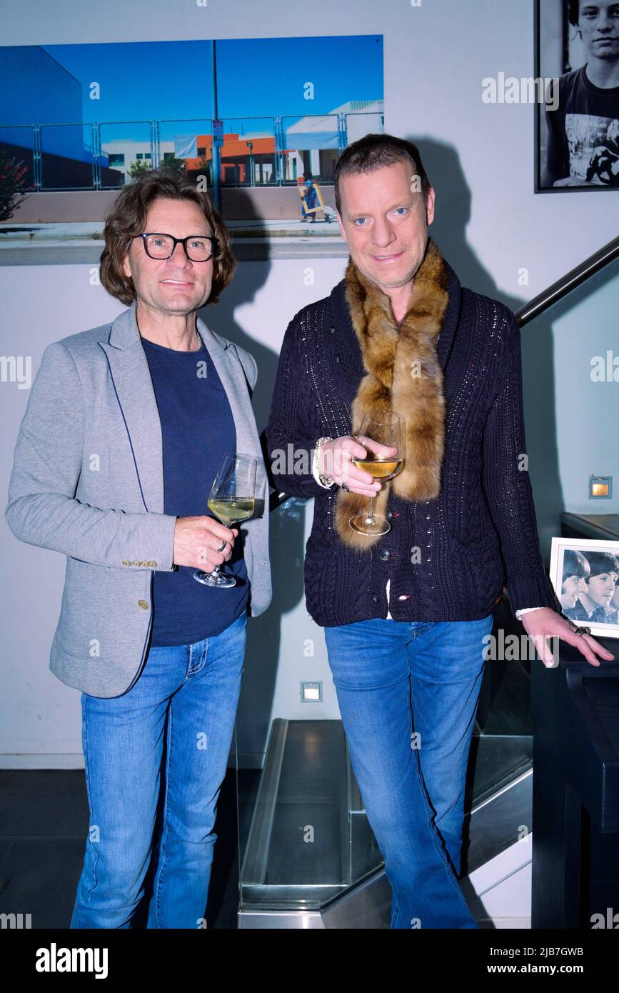 Alexander Pilipenko und Torsten Kirsch bei der Vernissage zu der Ausstellung Kiezromantik und ...