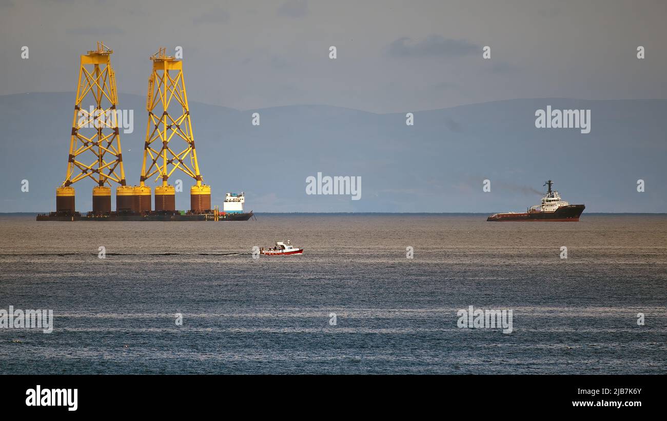 Wind turbine jackets hi-res stock photography and images - Alamy