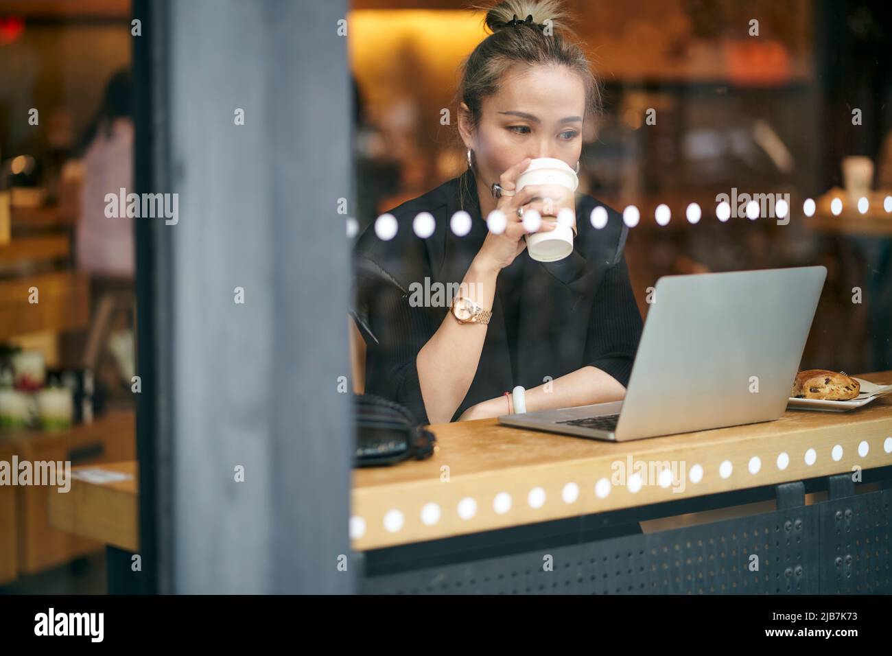 Laptop life hi-res stock photography and images - Alamy