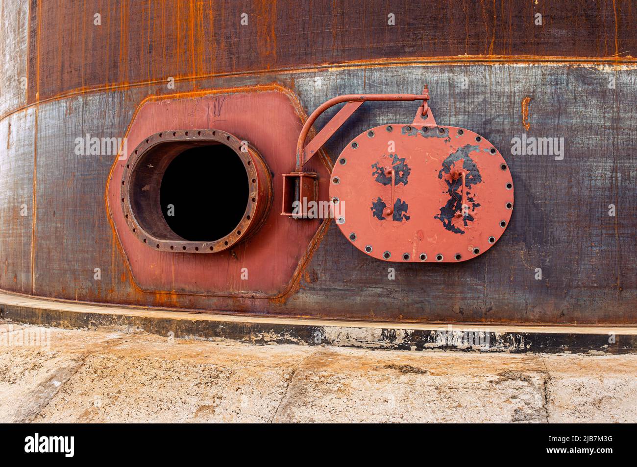 Shell oil fuel storage tank hi-res stock photography and images - Alamy