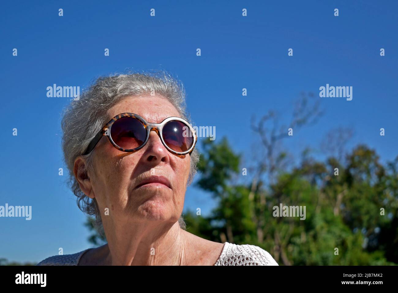Face towards sun woman caucasian hi-res stock photography and images ...