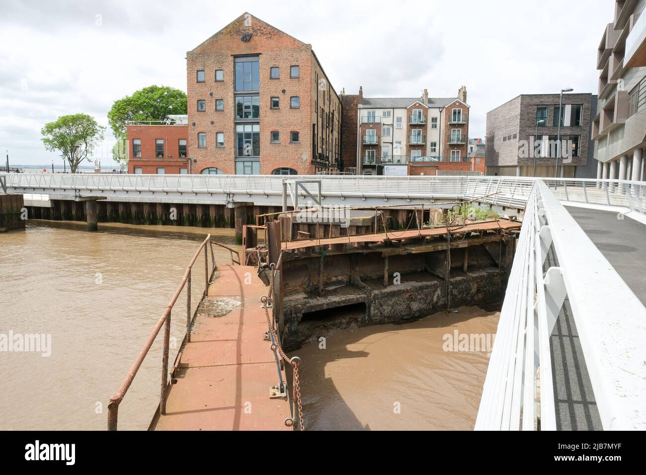 Hull, East Yorkshire, UK, May 21, 2022 A modern walkway passes by ...