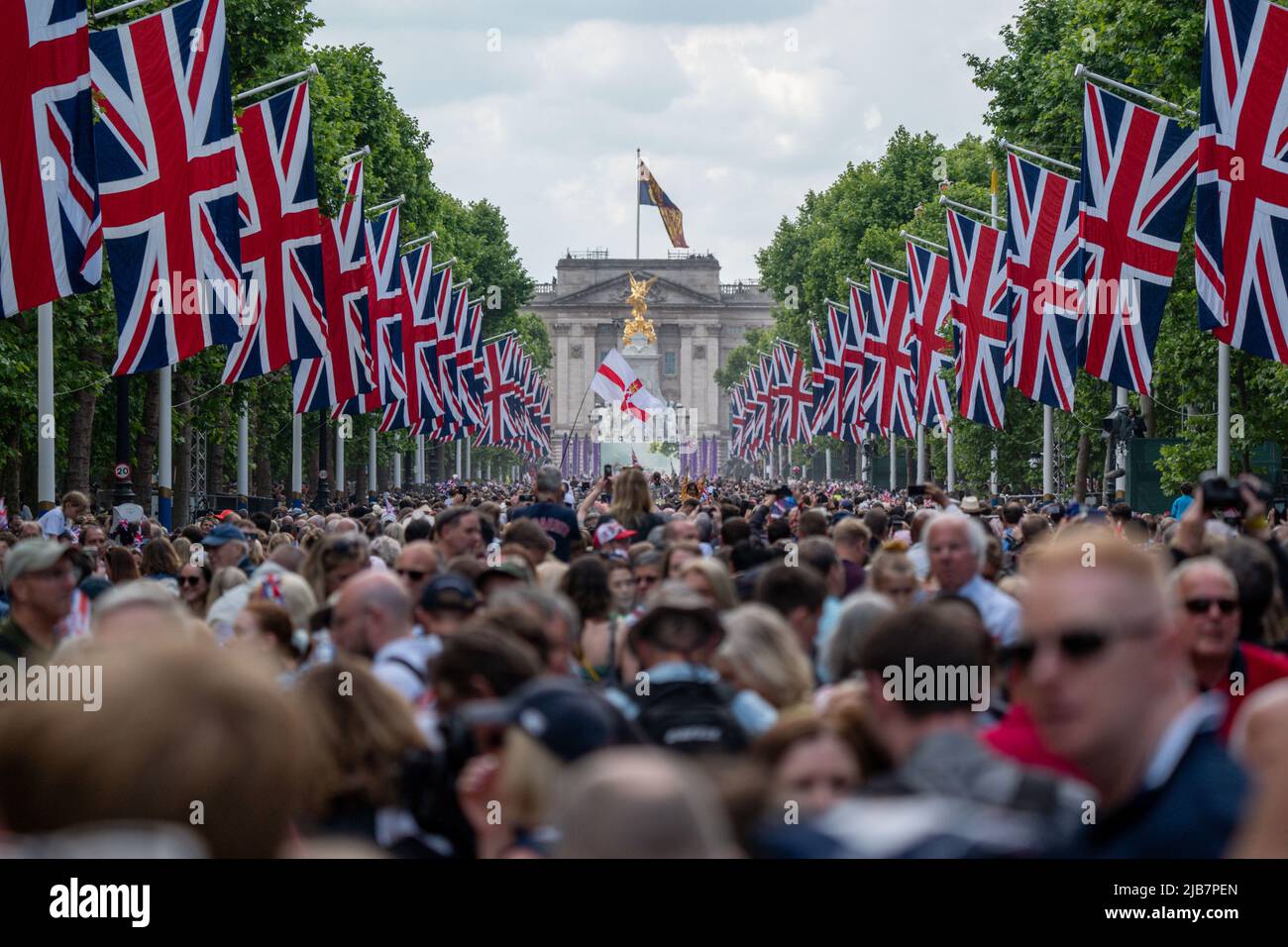 View of Buckingham Palace from the Mall Stock Photo - Alamy