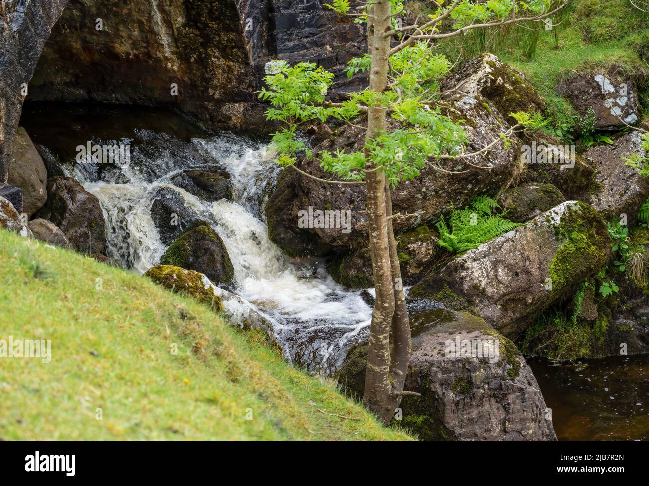 Roaring river beneath stone bridge hi-res stock photography and images ...
