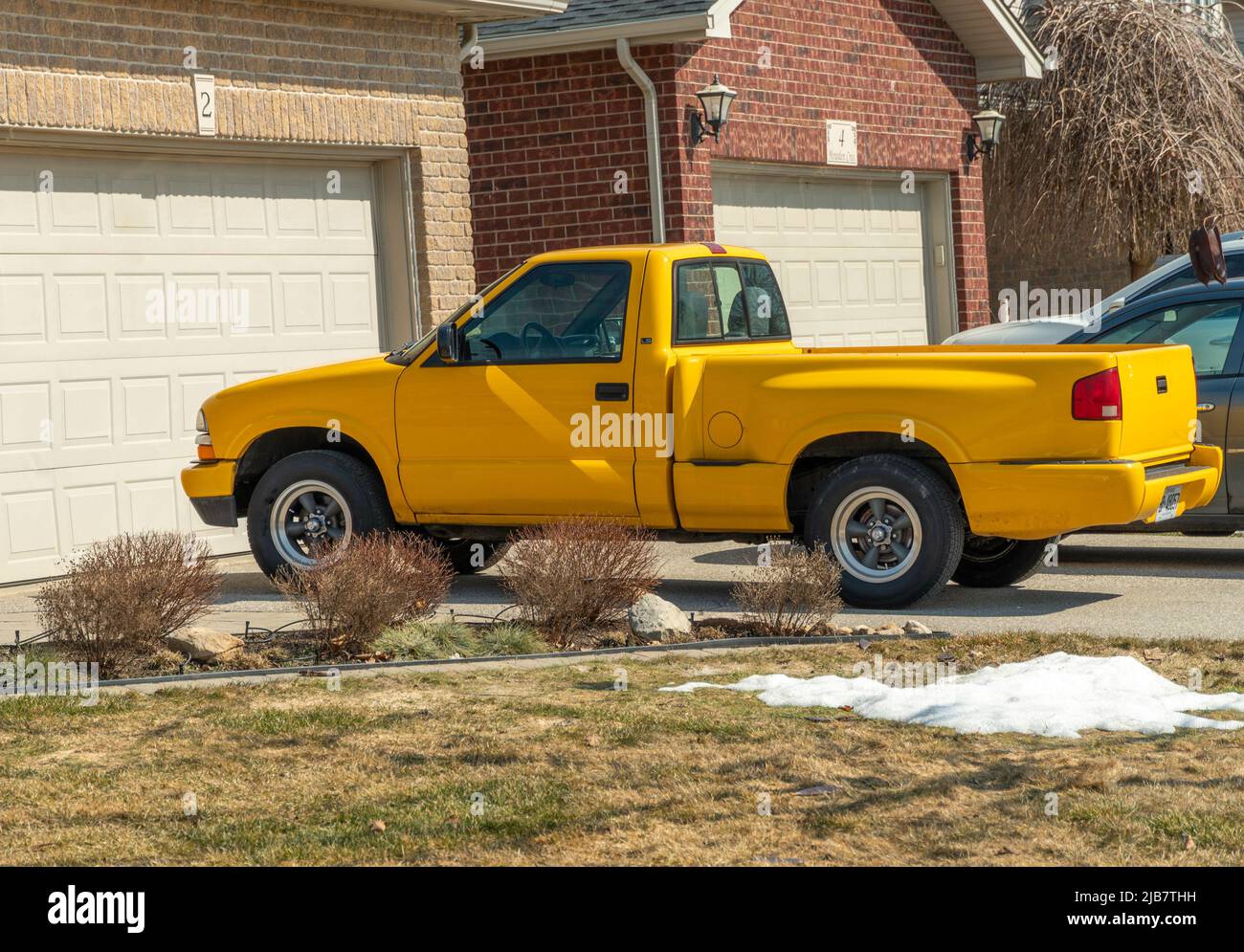 Truck garage hi-res stock photography and images - Alamy