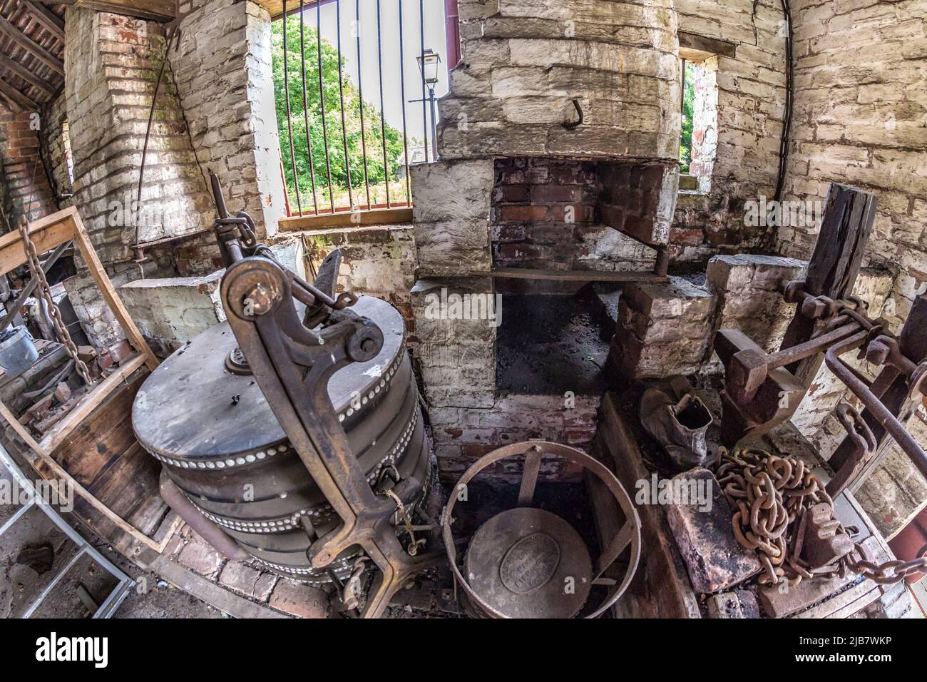 Metal factory workshop hi-res stock photography and images - Alamy