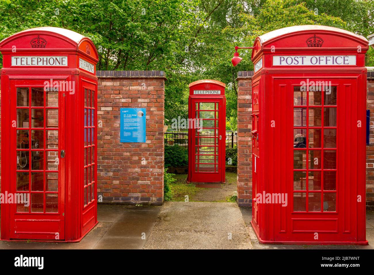 Vintage english phone box hi-res stock photography and images - Alamy