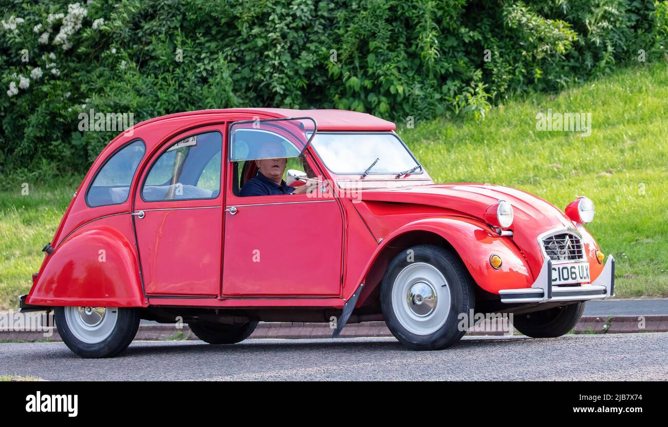 Citroen 2 cv 4 hi-res stock photography and images - Alamy