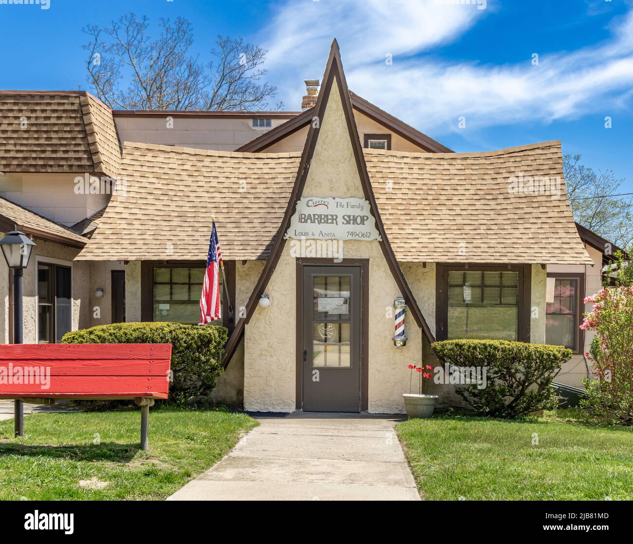 Facade barber shop hi-res stock photography and images - Alamy