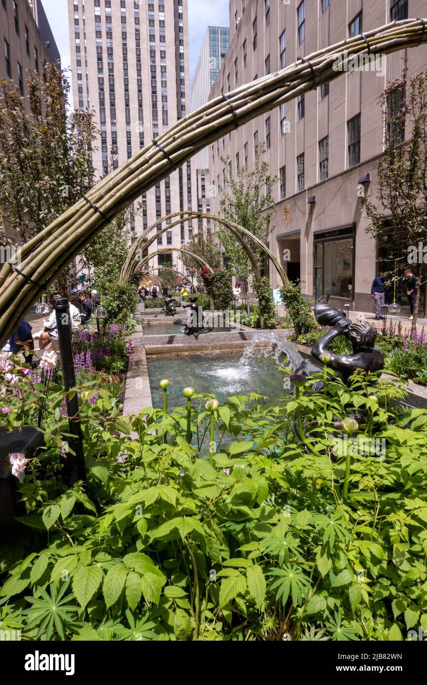 Summertime in Rockefeller Center Promenade, NYC, USA 2022 Stock Photo ...