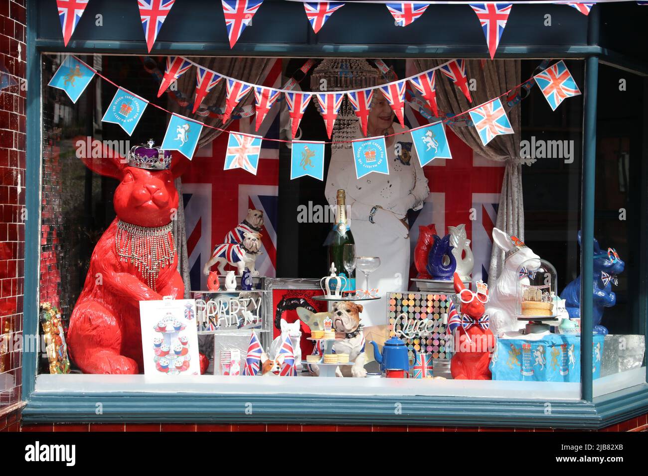 Shop window diamond jubilee hi-res stock photography and images - Alamy