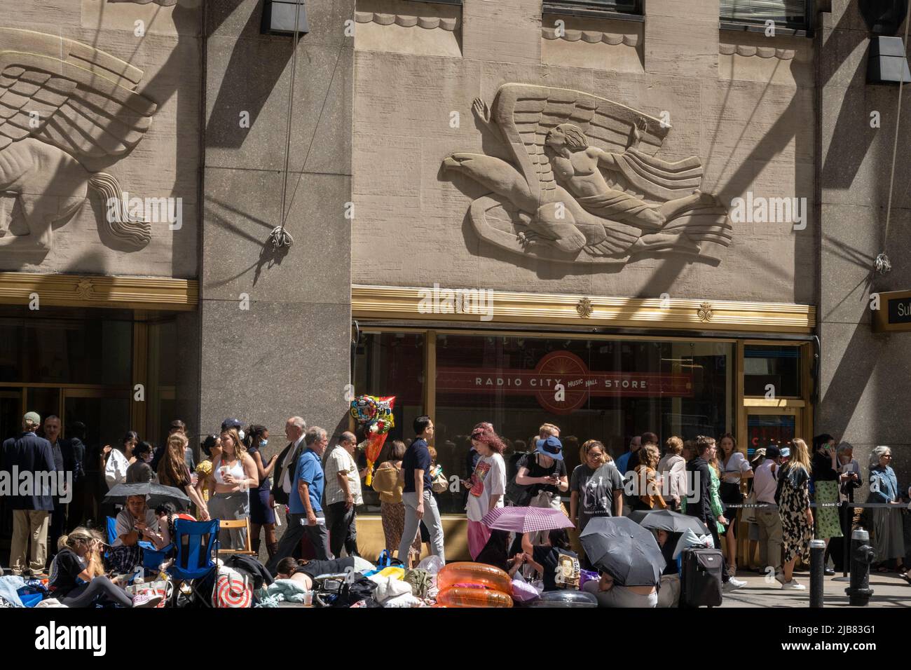 1270 Avenue of the Americas is part of the Rockefeller Center art-deco ...