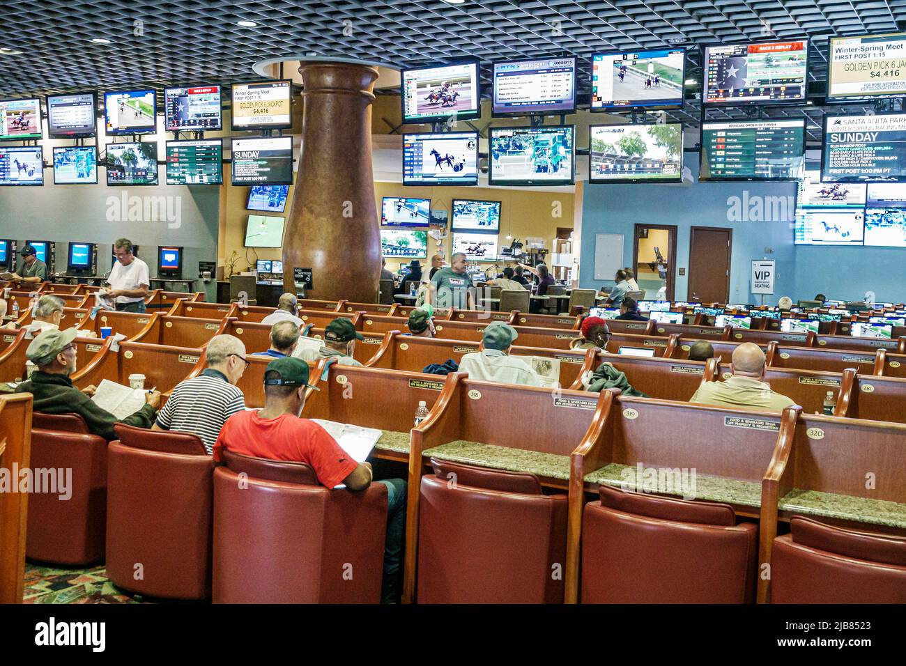 Gulfstream park racetrack racecourse thoroughbred horse racing track hi ...