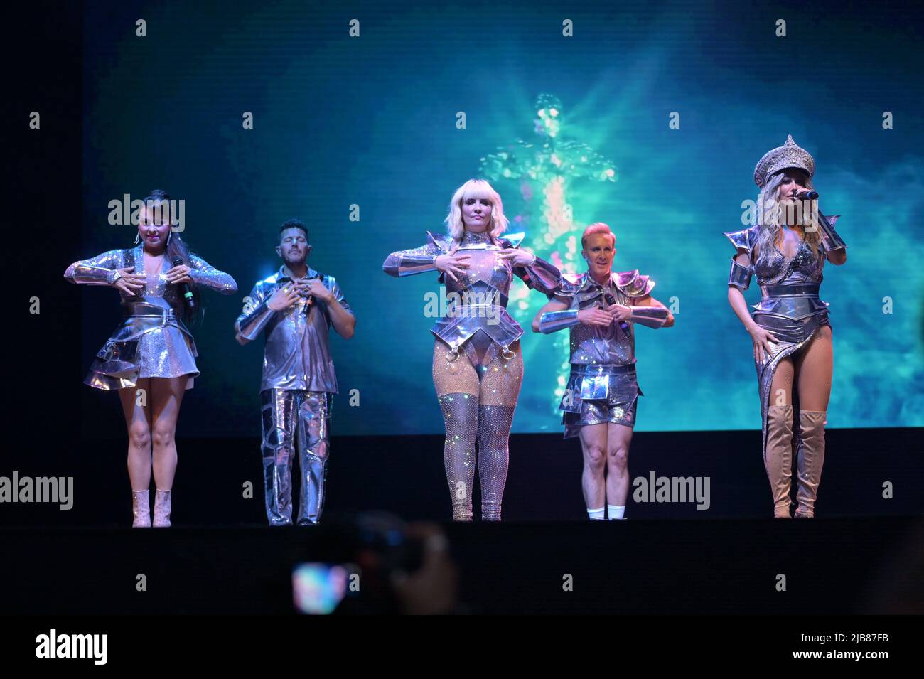 London, UK. 03rd June, 2022. Steps performs at the Mighty Hoopla Pop ...