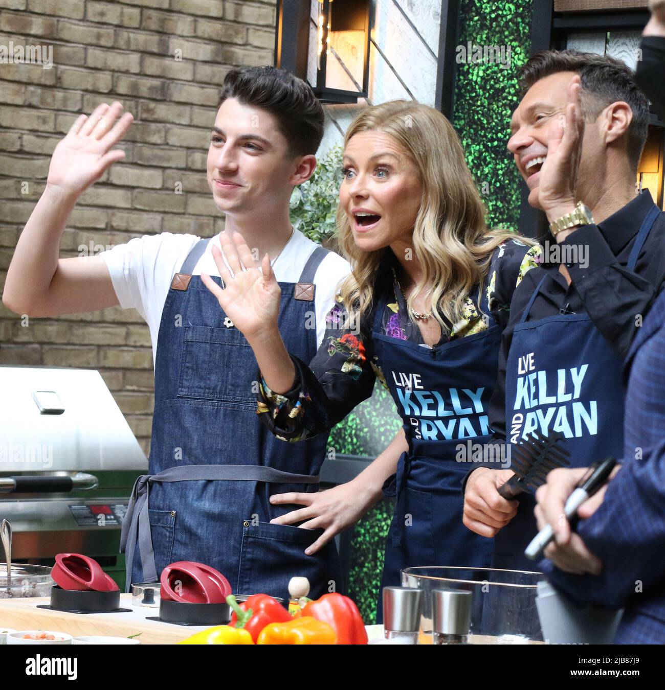 June 02, 2022.Kelly Ripa, on Live with Kelly & Ryan-Foodfluencer Friday ...