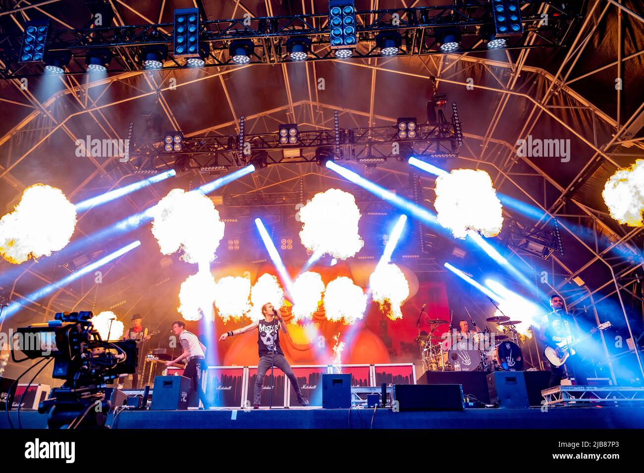 Leeds, UK. 03rd June 2022. Jason McCaslin, drummer Frank Zummo ...