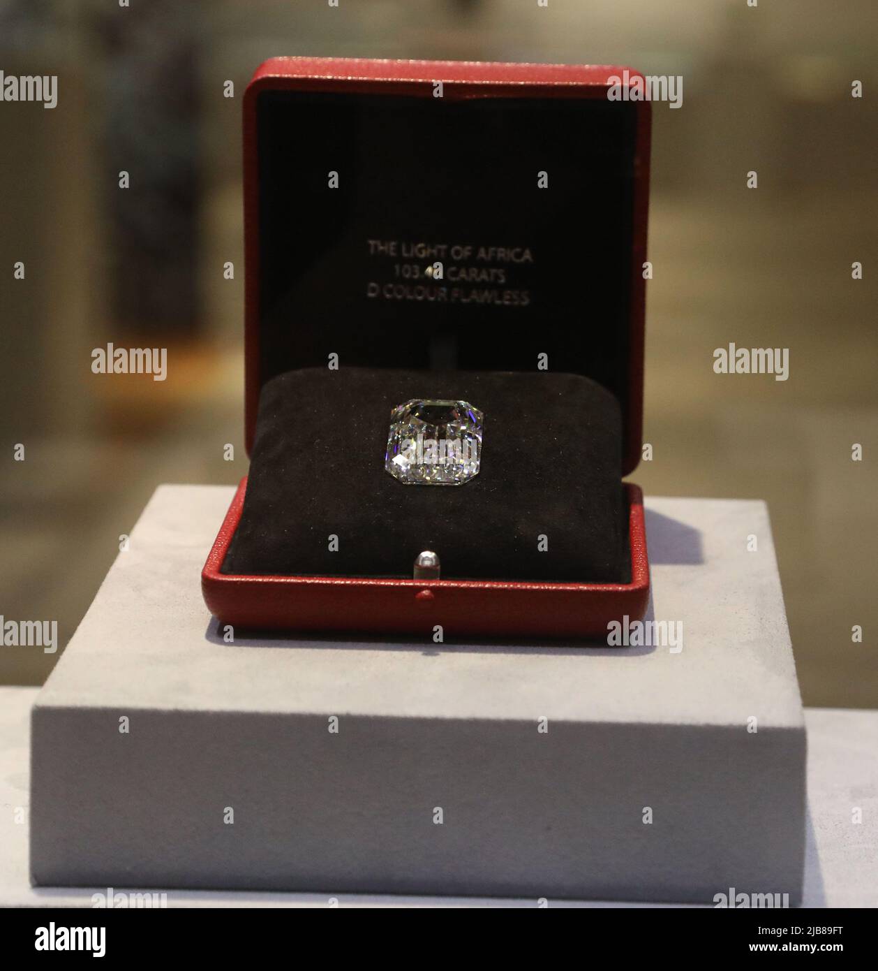 The rockefeller emerald hi-res stock photography and images - Alamy