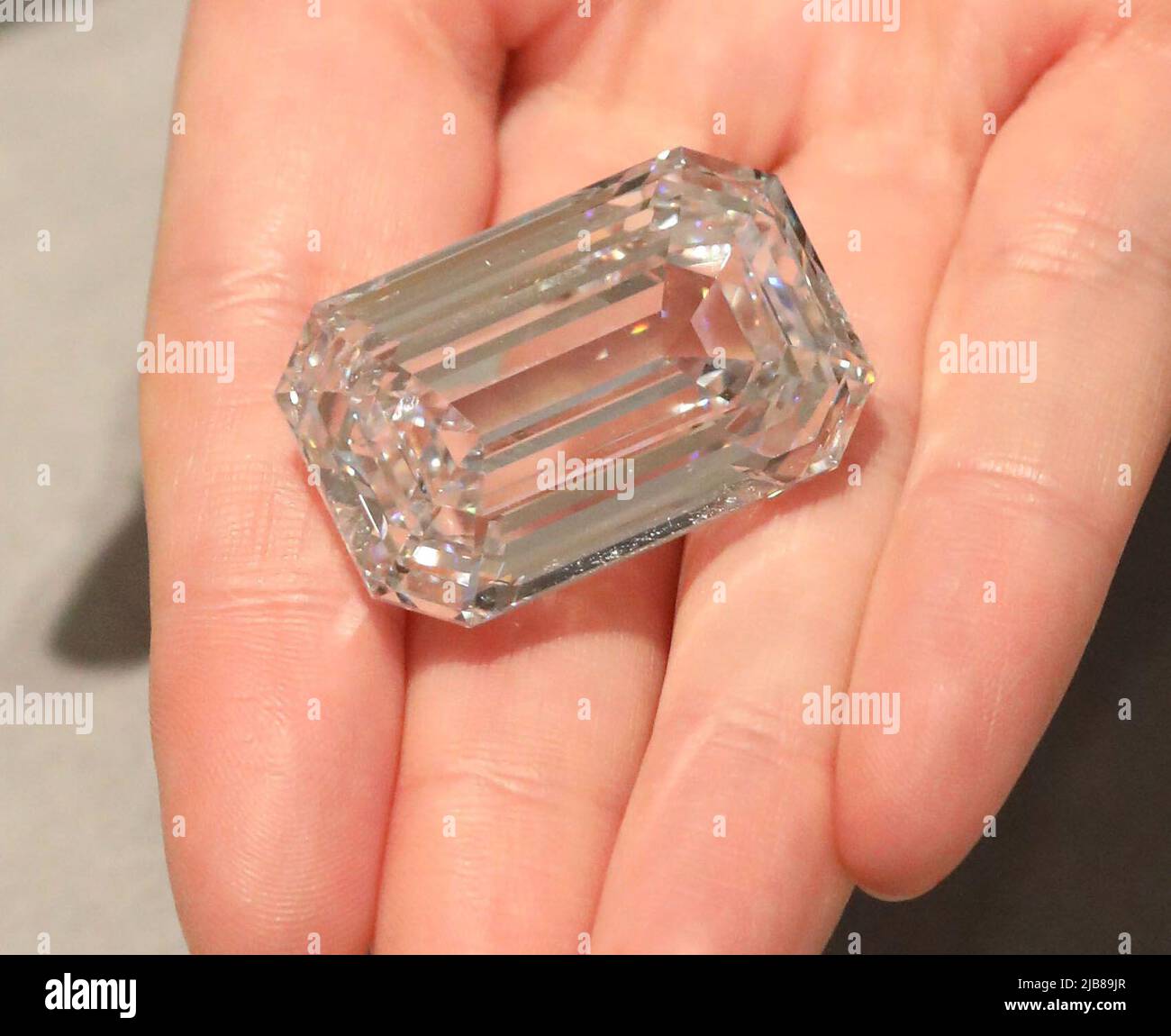 The rockefeller emerald hi-res stock photography and images - Alamy