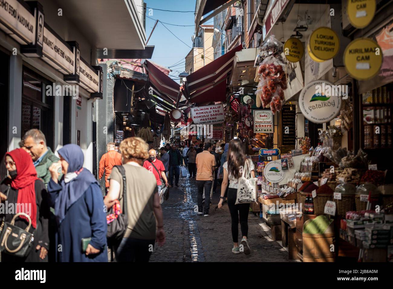 Street full of people and shops near Spice Market in Istanbul, Turkey ...