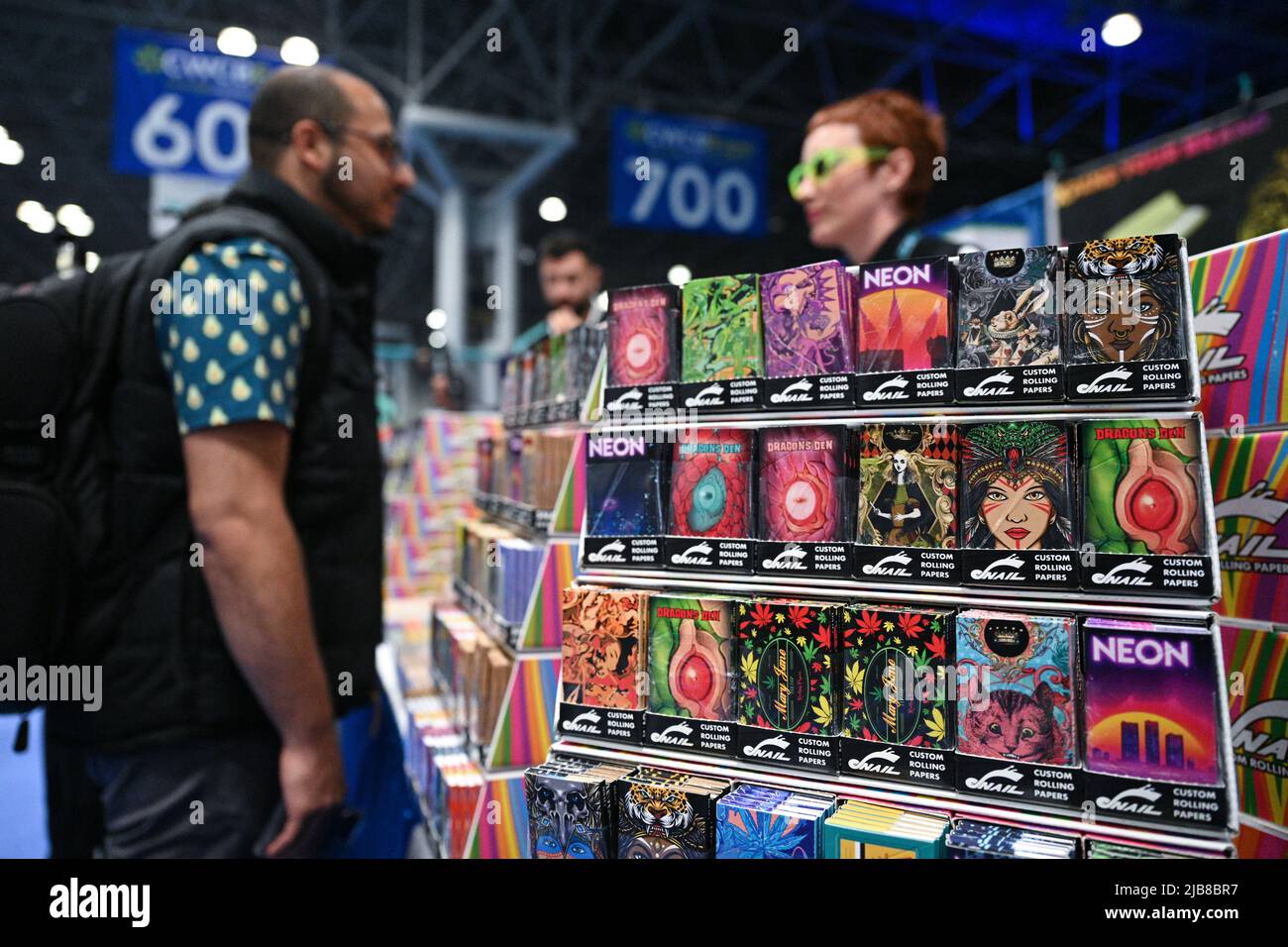 Rolling papers hi-res stock photography and images - Alamy