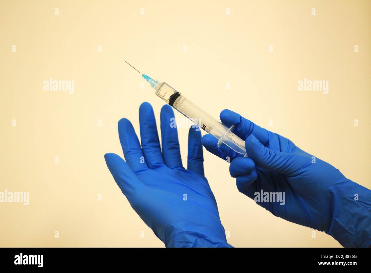 vaccine injection pushing Stock Photo - Alamy