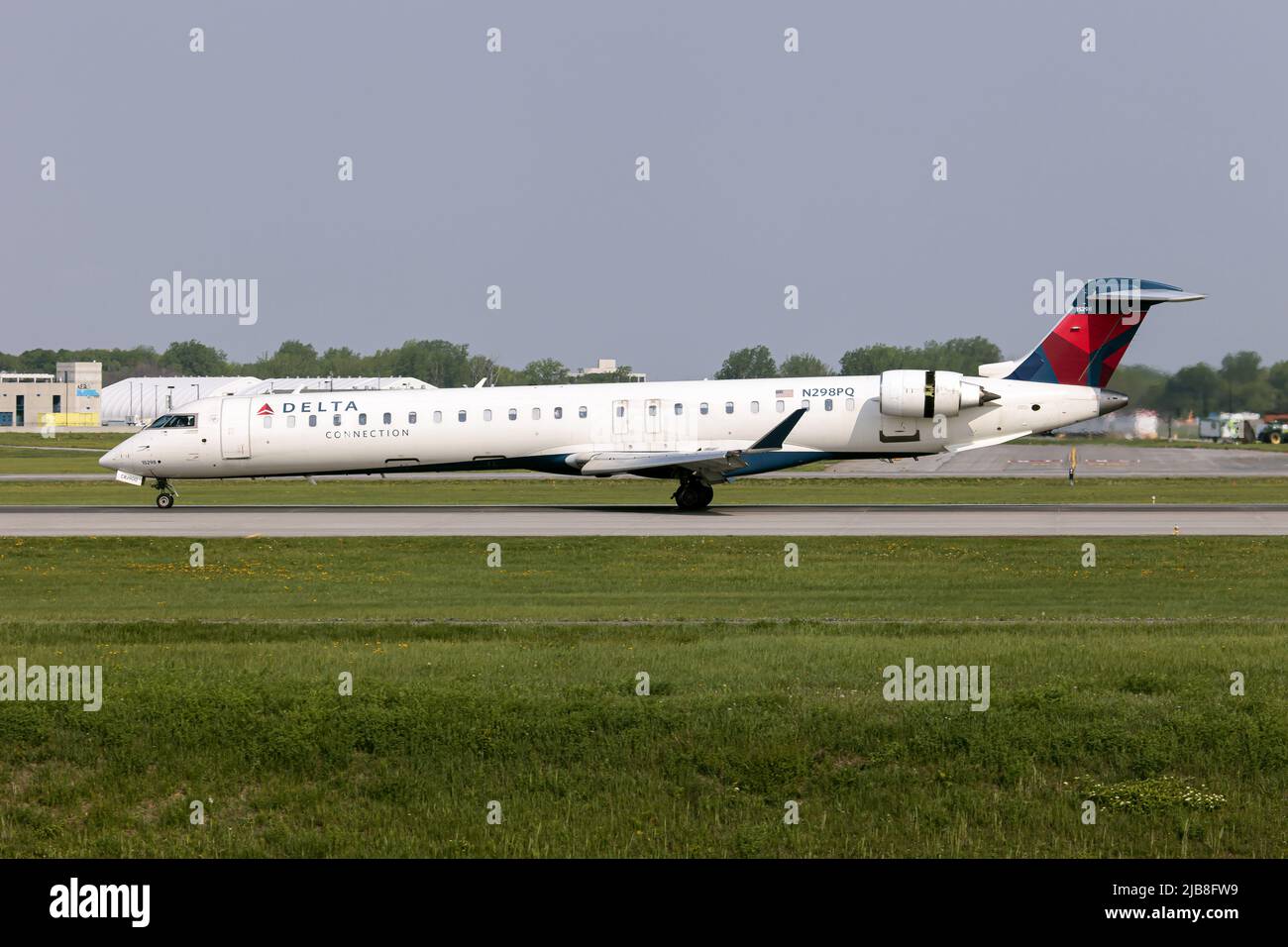 A Delta Connection (Endeavor Air) Bombardier CRJ-900LR landing at ...