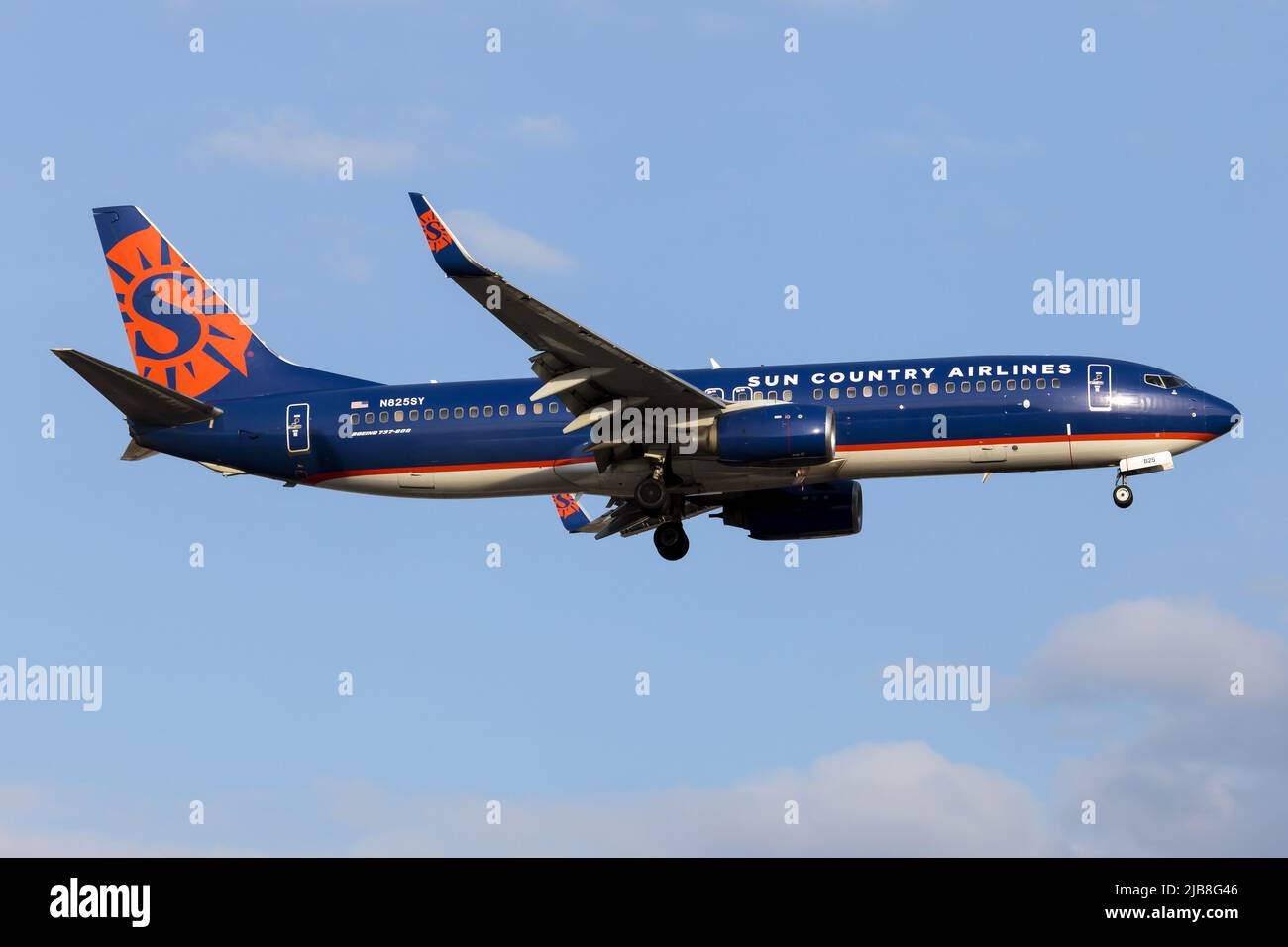 Montreal, Canada. 21st May, 2022. A Sun Country Airlines Boeing 737-800 ...