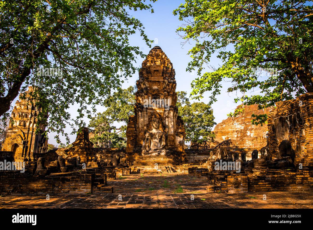 Wat Phra Mahathat temple with head statue trapped in bodhi tree in Phra ...