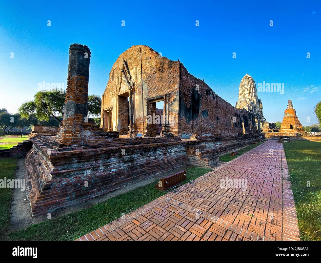 Wat Ratchaburana ruin temple in Ayutthaya Historical Park, Thailand ...