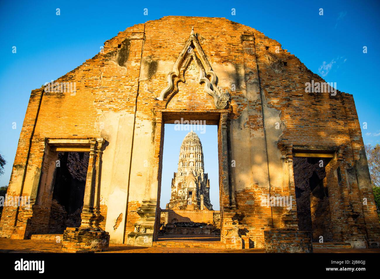 Wat Ratchaburana ruin temple in Ayutthaya Historical Park, Thailand ...