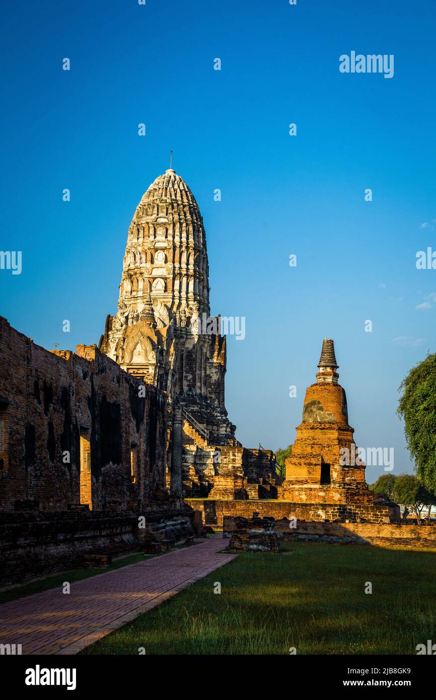 Wat Ratchaburana ruin temple in Ayutthaya Historical Park, Thailand ...
